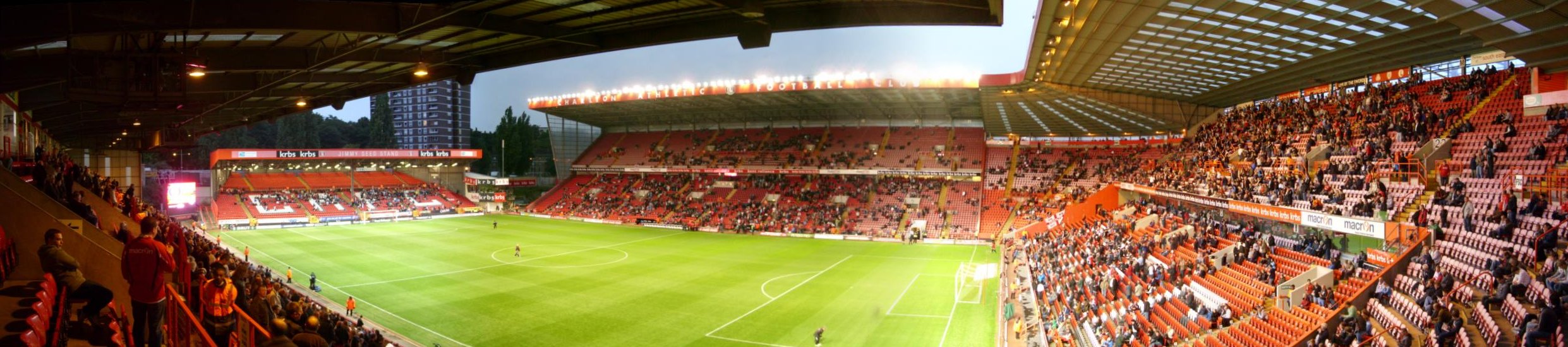 Charlton Athletic (The Valley) - Dan and the 92